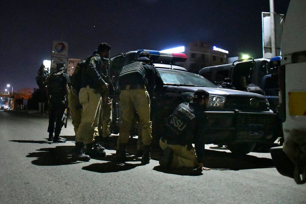 Pakistan Taliban Claim Suicide Attack On Karachi Police Compound - i24NEWS