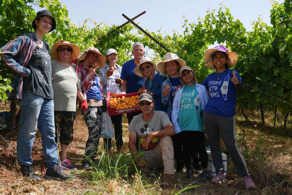 Israël En Guerre : Une Mobilisation Civile Sans Précédent - i24NEWS
