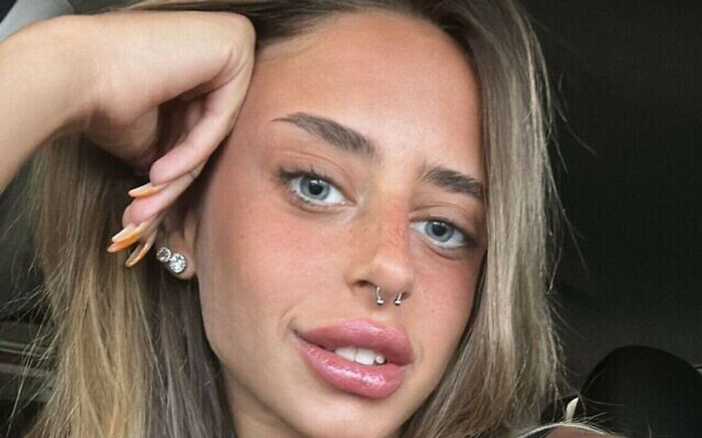 La Jeune Franco-israélienne Mia Shem, Ex-otage Du Hamas, Est Rentrée Chez Elle - i24NEWS
