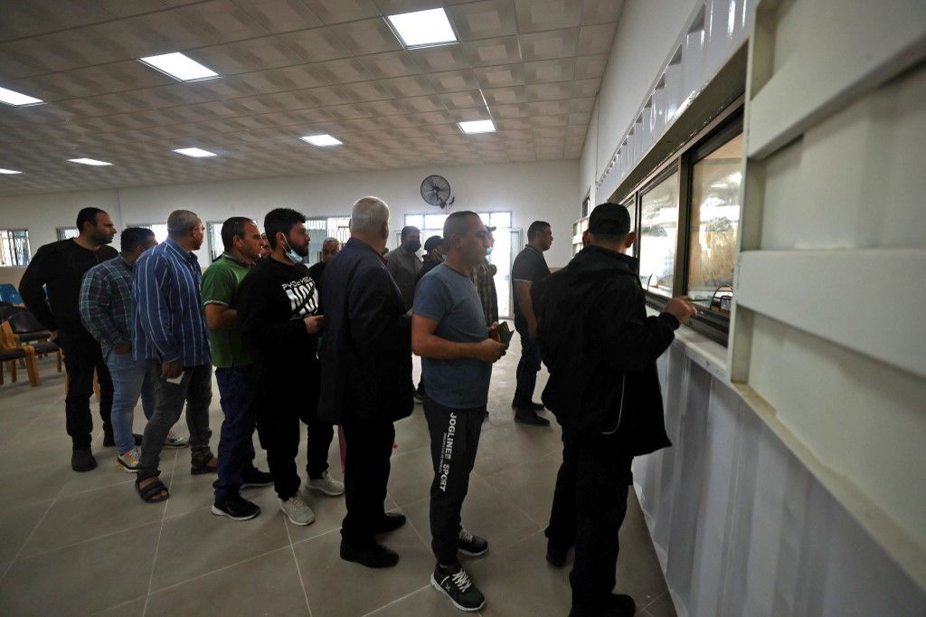 Israel Rescinds 200 Gaza Work Permits, Citing Bomb Worries - i24NEWS