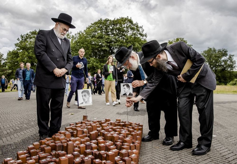 Nearly 25% Percent Of Dutch Millennials And Gen Z Think Holocaust 'myth ...