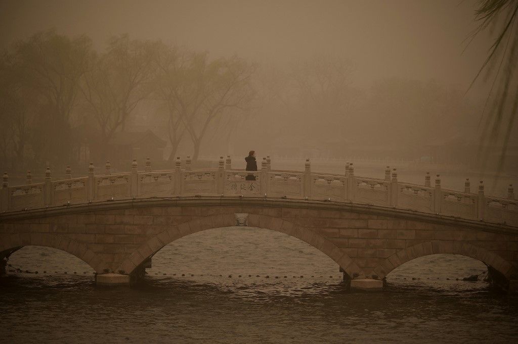 Beijing's Skies Blanketed In Yellow As Biggest Sandstorm In Decade Hits ...
