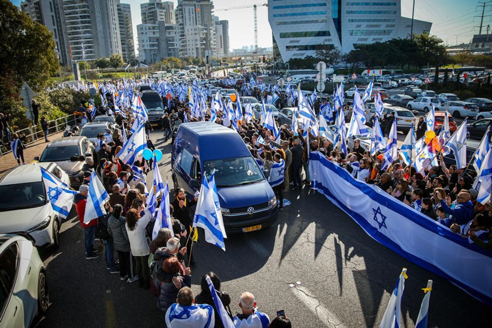 Des Dizaines De Milliers D'Israéliens Rendent Un Dernier Hommage À ...